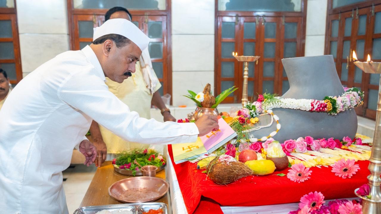 In photos, Lalbaugcha Raja Mandal performs muhurta pujan for ...