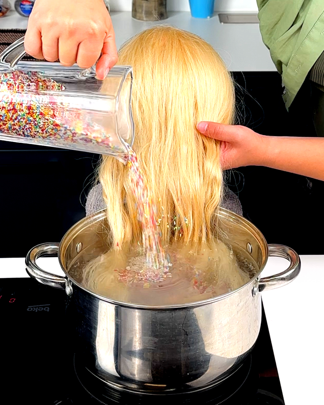 Achieve an amazing ombre hair DIY look with these simple steps! 💯💇‍♀️