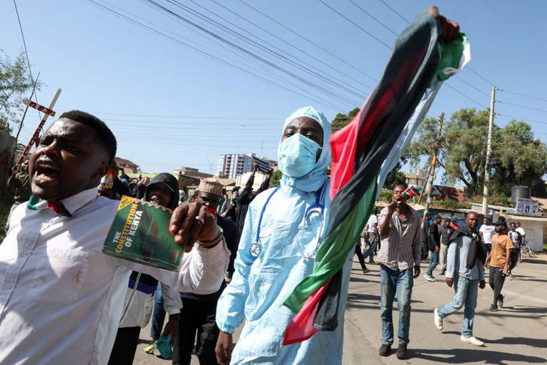 Kenyan police crack down on protest against US Ebola quarantine facility