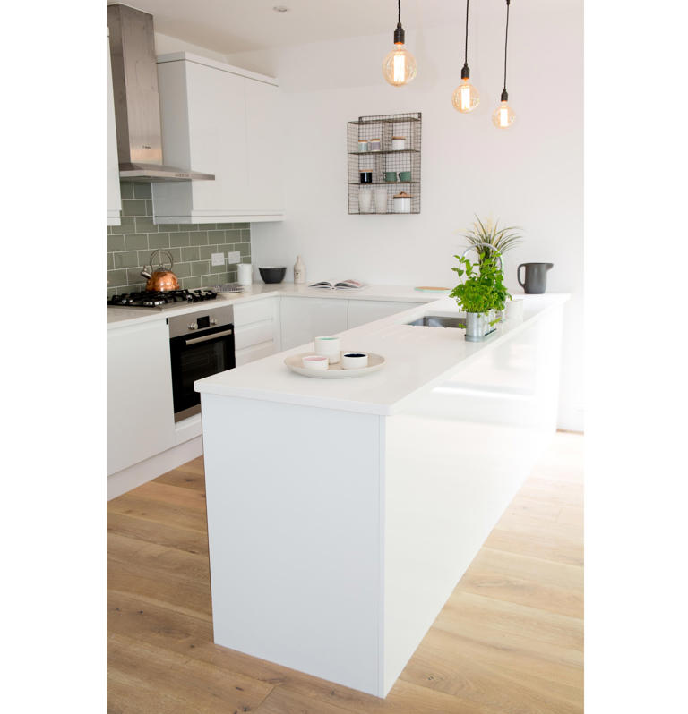 How to work the warm minimalism kitchen trend