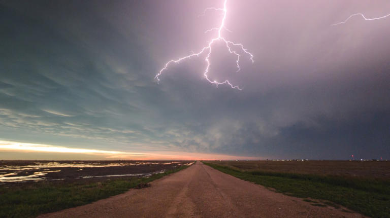Severe weather strikes Kansas