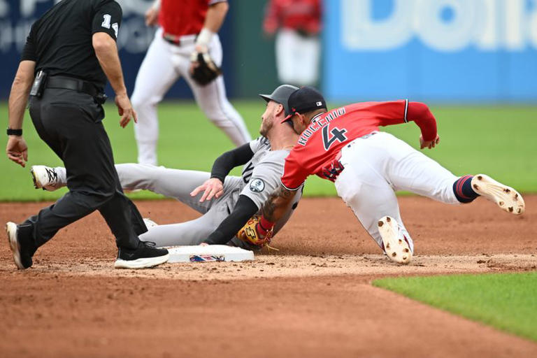 Cody Bellinger's big hit lifts Yankees over Guardians in 10