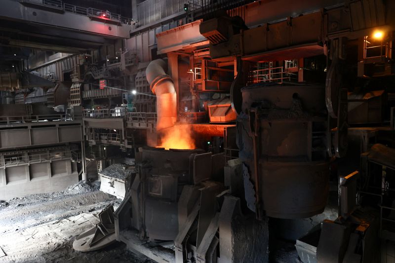 German exports up, production falls short of forecasts