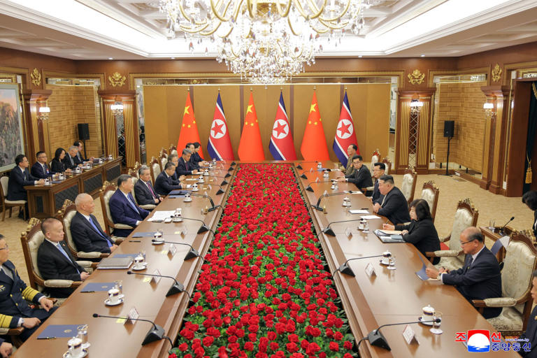 Xi elude la desnuclearización en su viaje a Pionyang y prioriza la ...