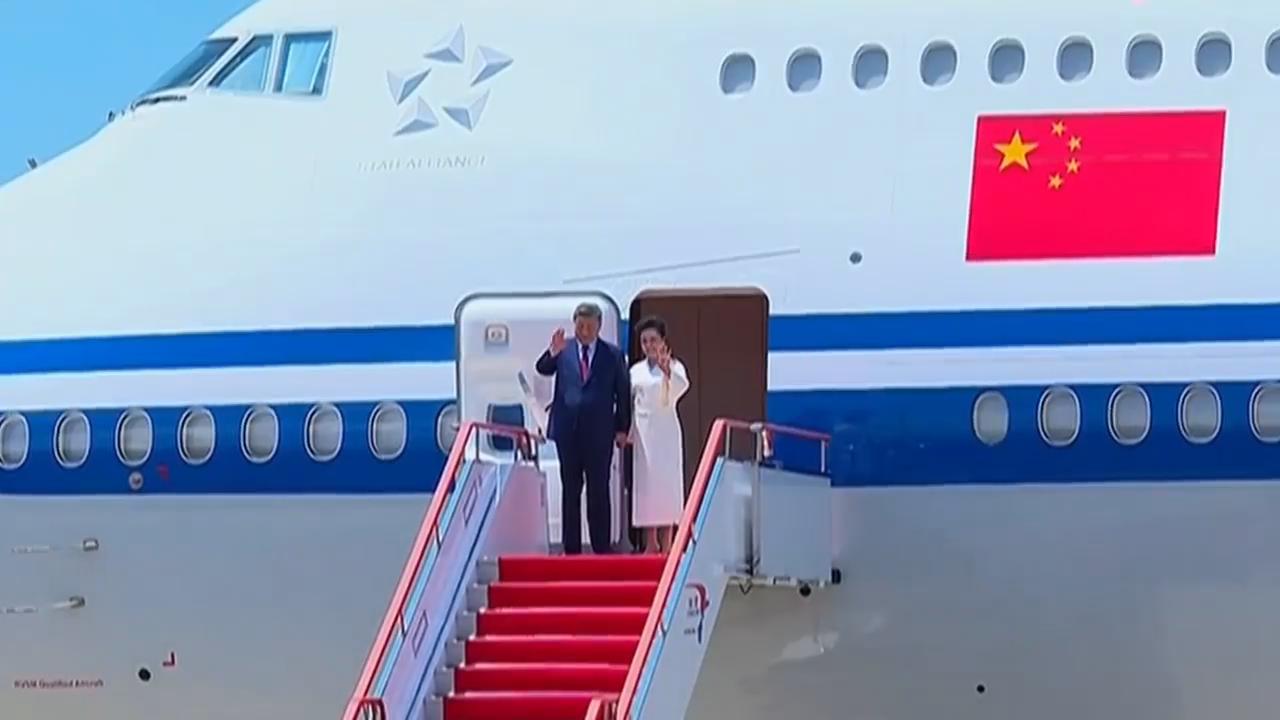 North Korean state TV shows Chinese President Xi arriving in Pyongyang