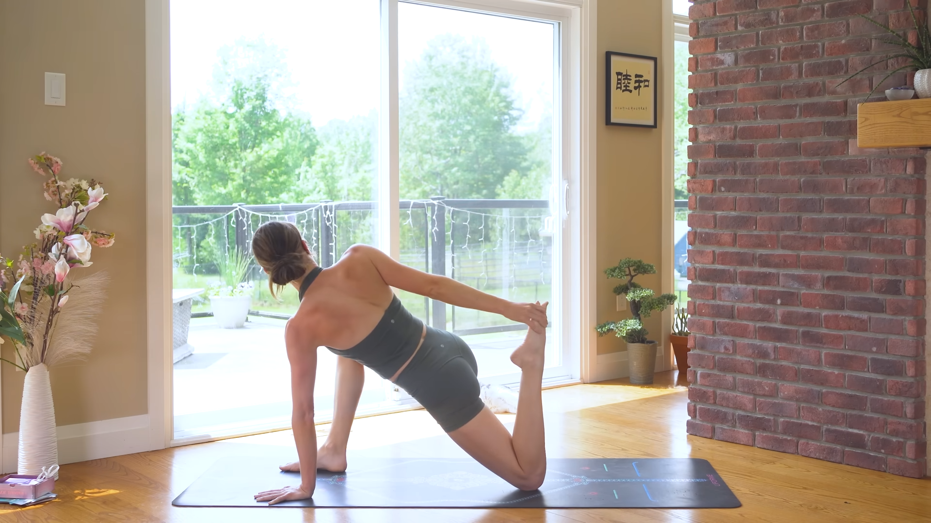 Why should you train hips and glutes together?