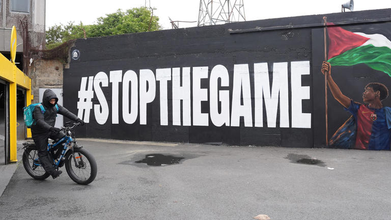 Campaigners threaten judicial review over Ireland v Israel fixtures