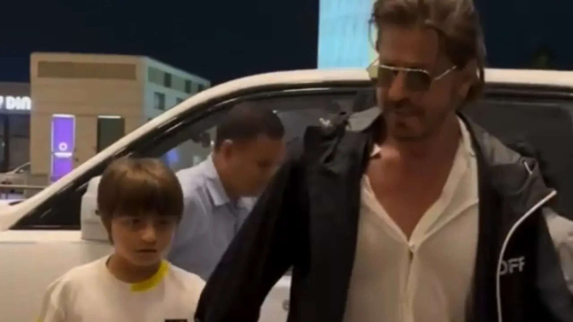 Shah Rukh Khan gets spotted at Mumbai airport with son AbRam Khan ...