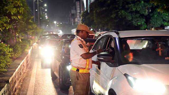 Ex-army officer accuses Gurugram traffic police of misbehaving; files ...