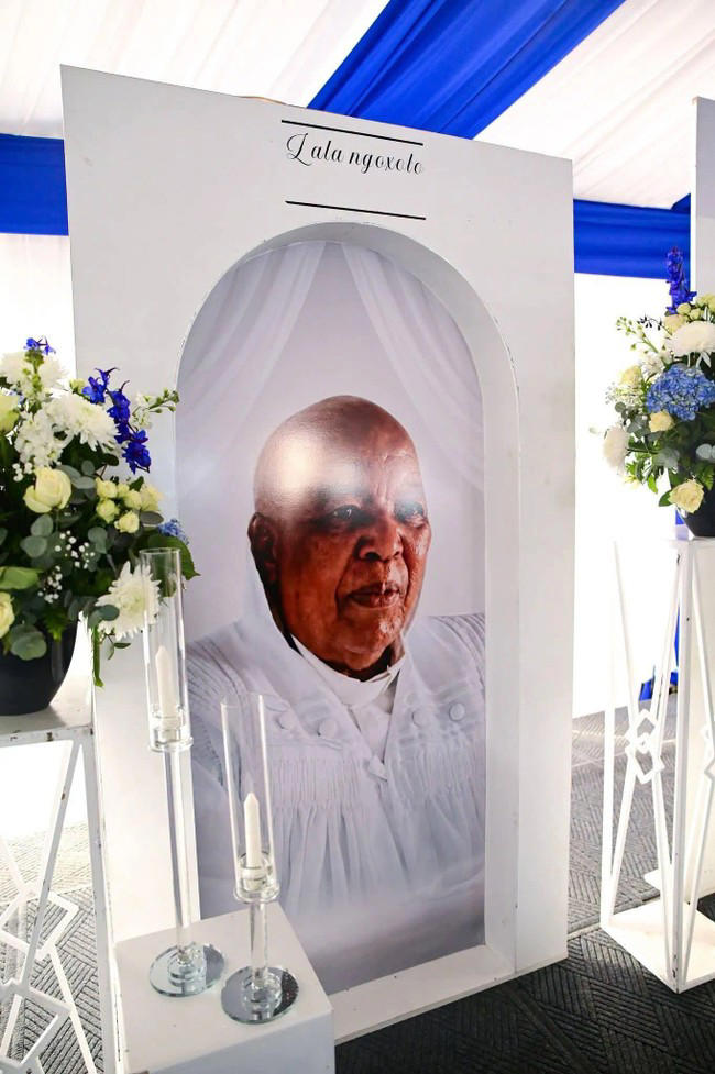 Bricks found in coffin after court halts church president's funeral