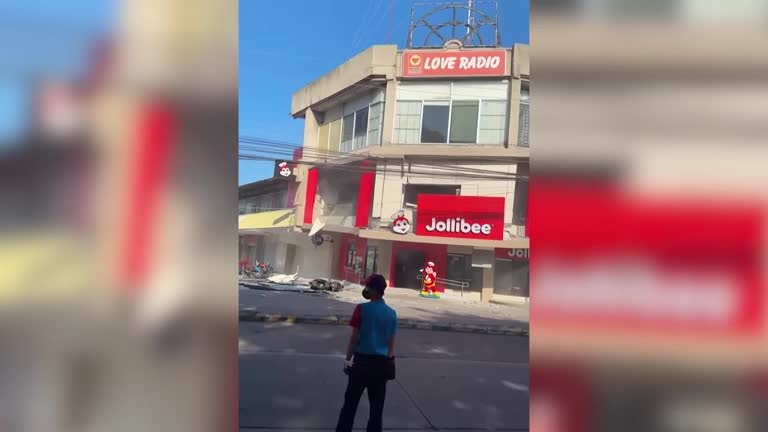 Jollibee restaurant collapses amid powerful Philippine quake