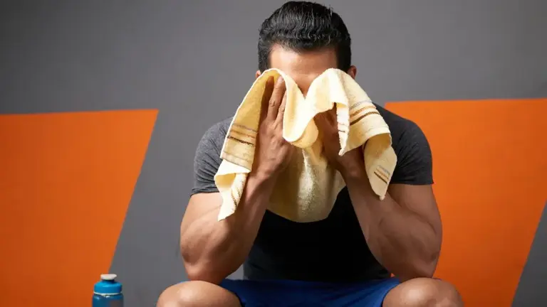 Itchy thighs while walking? A dermatologist explains runner's itch