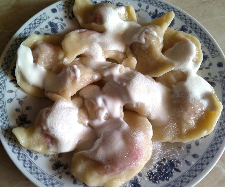 Pierogi z truskawkami i inne dania obiadowe z truskawkami w roli głównej
