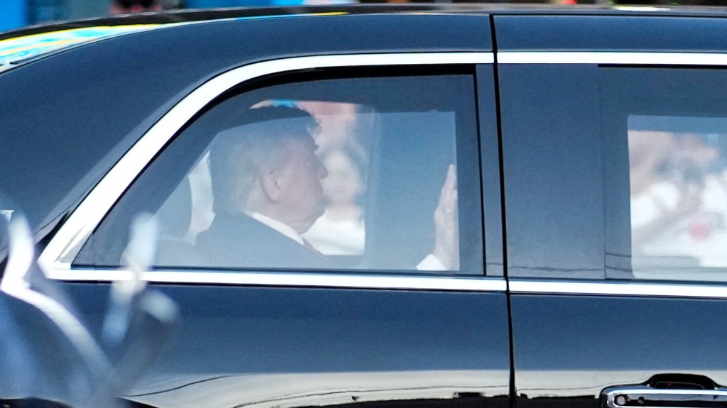 Trump thunderously booed by crowd during basketball game in New York