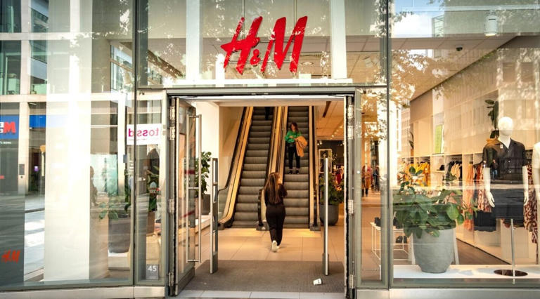 Fini les ourlets, ce pantalon H&M idéal pour les petites qui allonge la ...