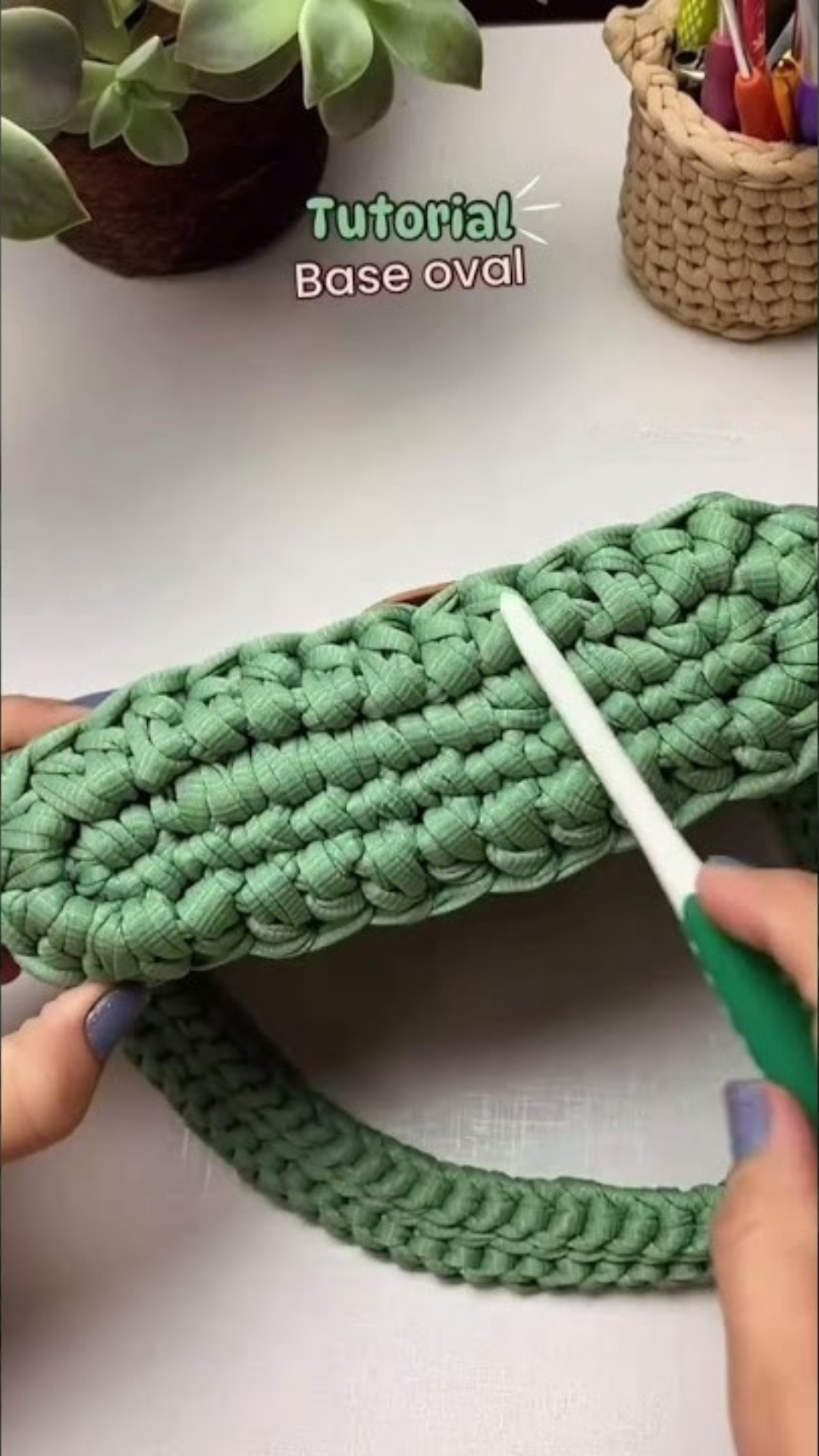 Base oval em crochê simples com duas carreiras