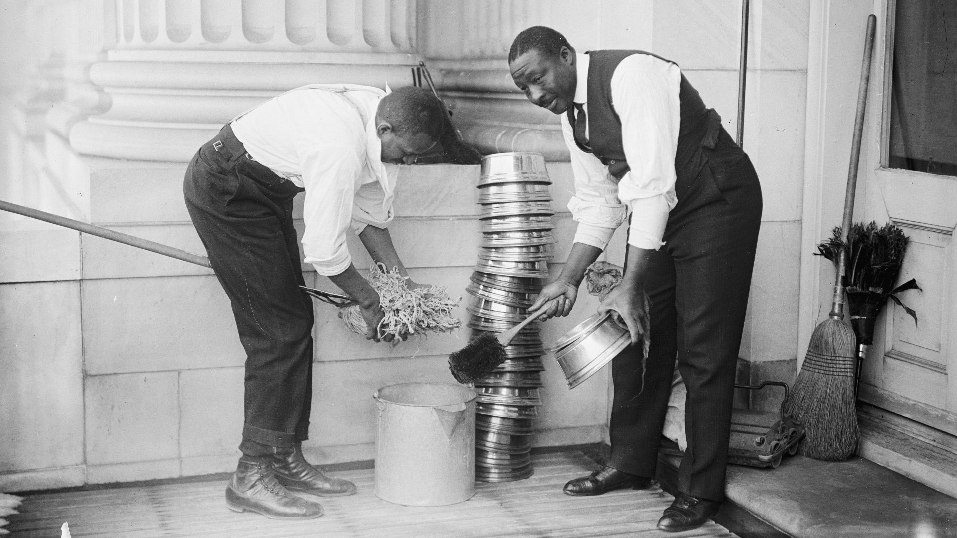 Common things Americans used to do in public that would shock people today