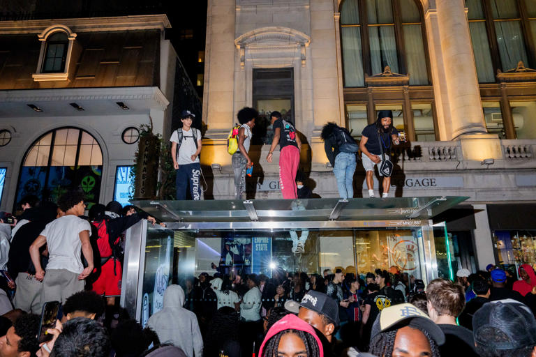 Knicks watch party descends into chaos as police pepper spray fans