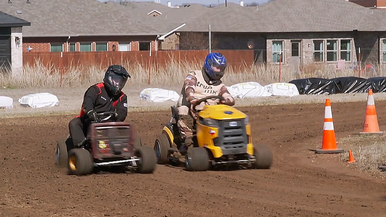 Teenage Texas NASCAR fans take on lawnmower racing