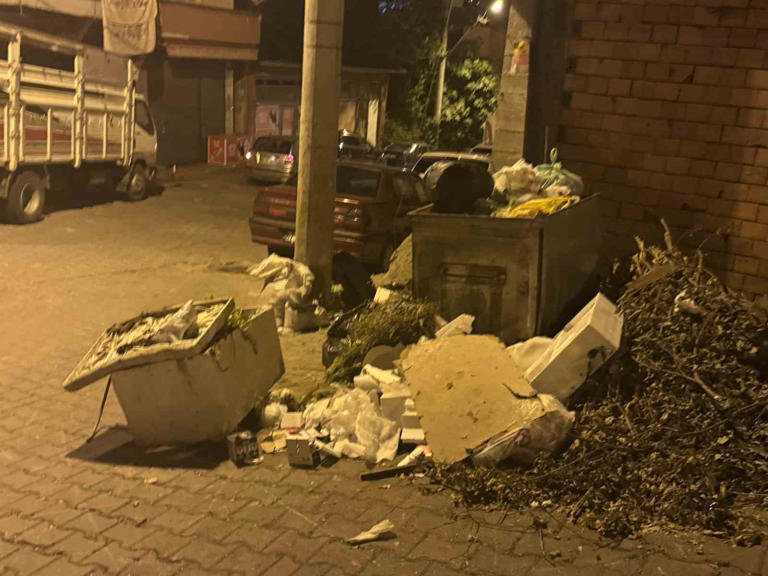 Toplanmayan çöpler tepkilere neden oldu