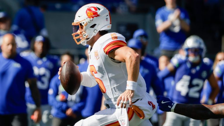 NBC Sports' Chris Simms ranks the top 10 NFL quarterbacks