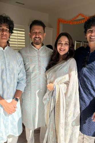 When Madhuri Dixit's Son Held Fan & Arbaaz's Son Brought Chair For ...