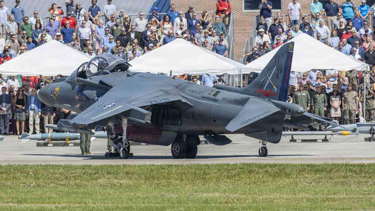 Video: Harrier II lakukan penerbangan perpisahan dan membuka jalan bagi ...