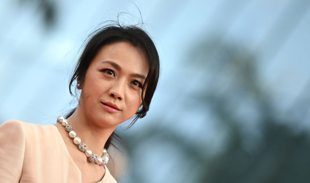 Pregnant Tang Wei spotted traveling with husband Kim Tae Yong as baby ...
