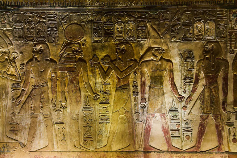 Archaeologists stunned after Homer's 'Iliad' found on Egyptian mummy in ...