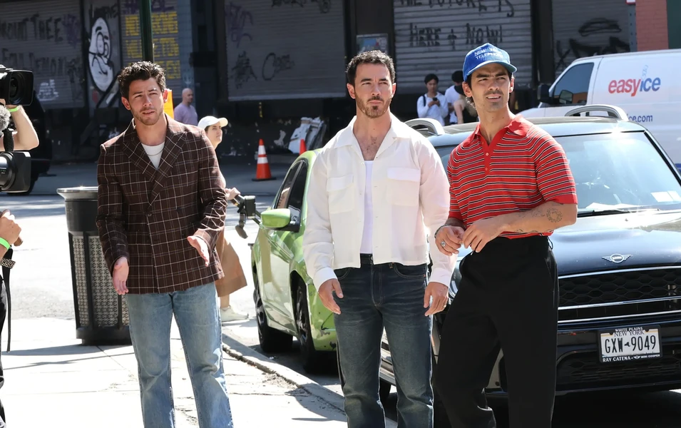 Kevin Jonas recalls vomiting while wingmanning Nick and Priyanka's ...