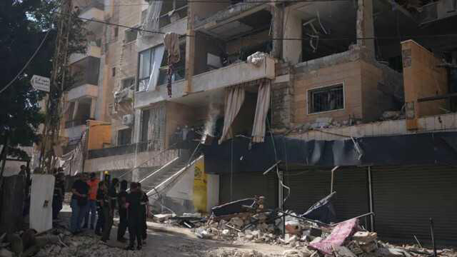 Israeli airstrike kills 8 in Lebanon amid displacement orders