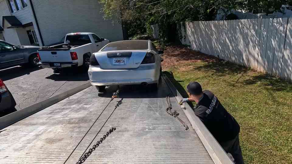 No, it's my car! - Owner panics when tow driver shows up