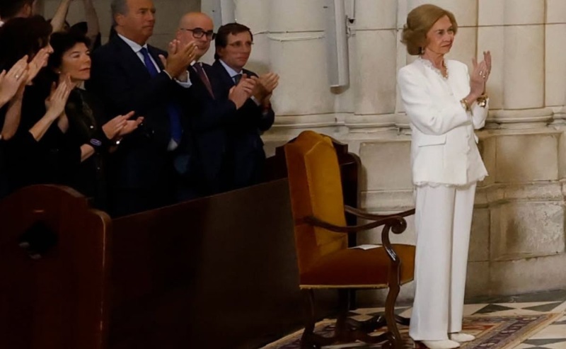 Privilege of wearing white: the secret of Queen Sofia & 6 other women ...