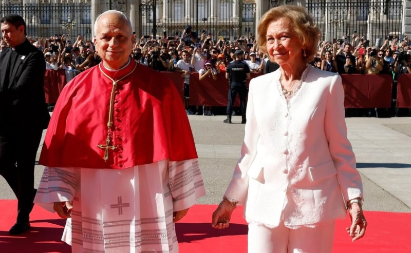Privilege of wearing white: the secret of Queen Sofia & 6 other women ...