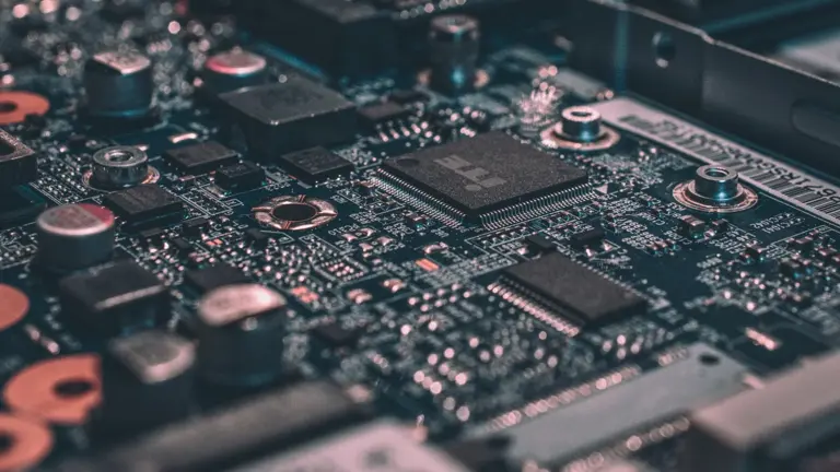 Amsterdamse start-up haalt miljoenen op bij investeerders voor chips ...