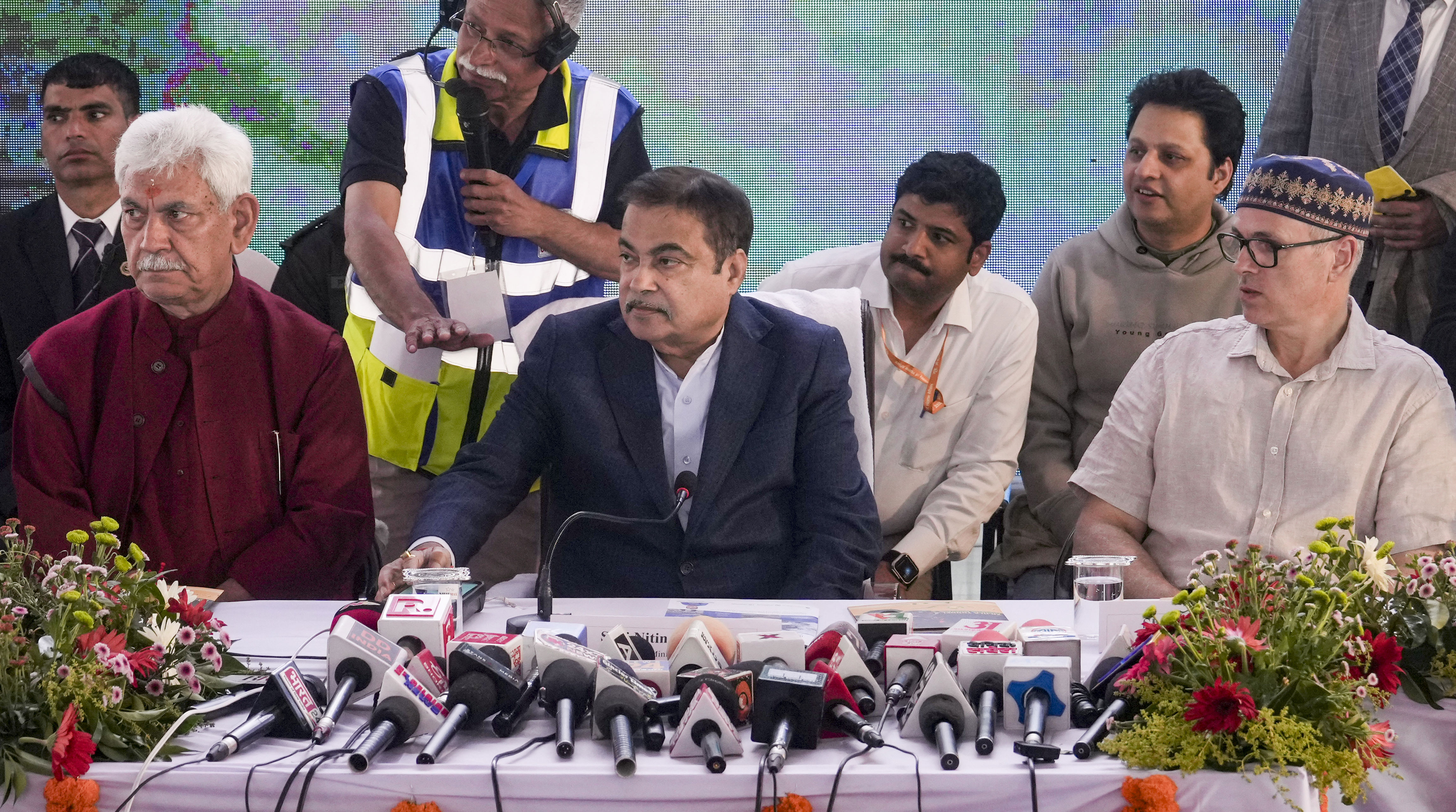 Omar welcomes Zojila breakthrough, appeals to Gadkari to launch direct ...
