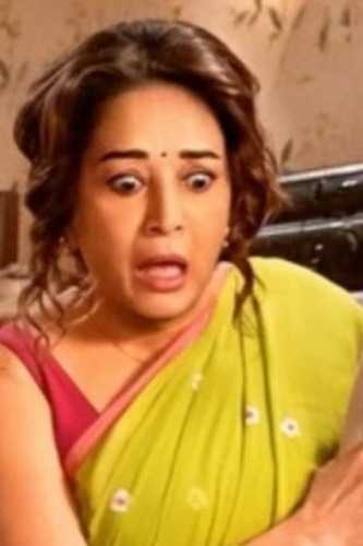 Maa Behen actress Dharna Durga beats Shah Rukh Khan, Madhuri Dixit on ...