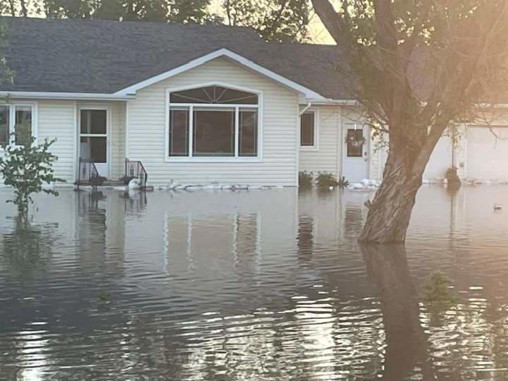 ‘Significant’ flooding leaves western Manitoba town sandbagging homes ...