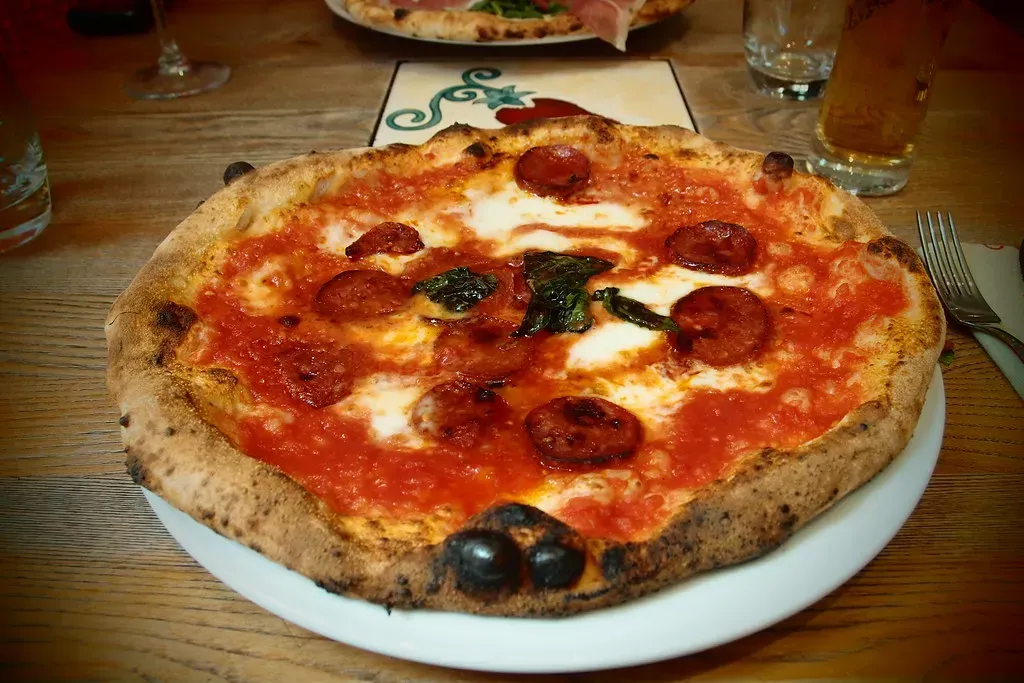 8 unspoken pizza etiquette rules you're probably breaking, according to ...