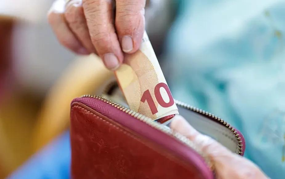 Smart money moves to stretch your retirement savings