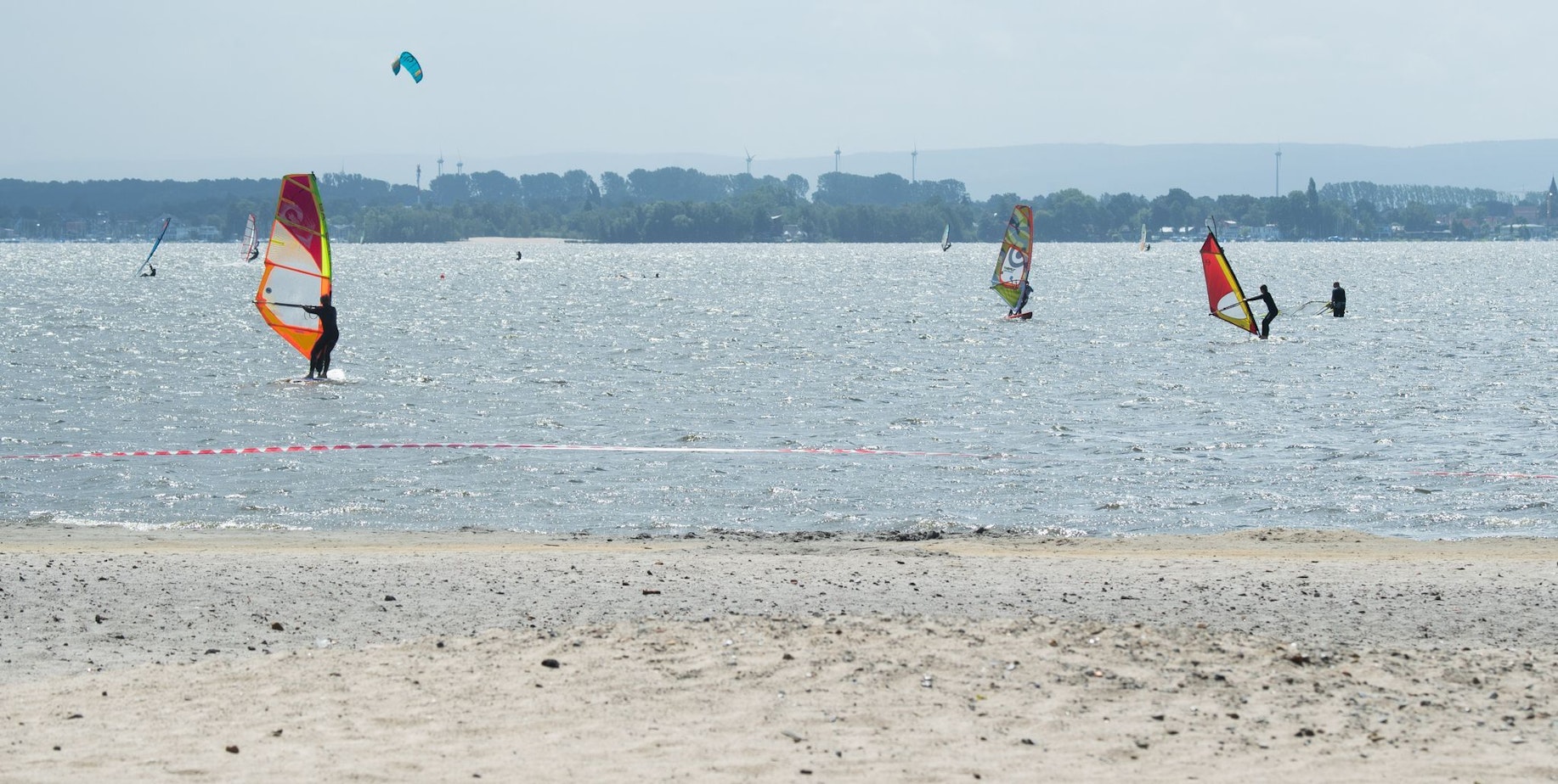 Feuer-Schock am Ostsee-Steg: Möwe fischt Phosphor aus dem Wasser, der ...