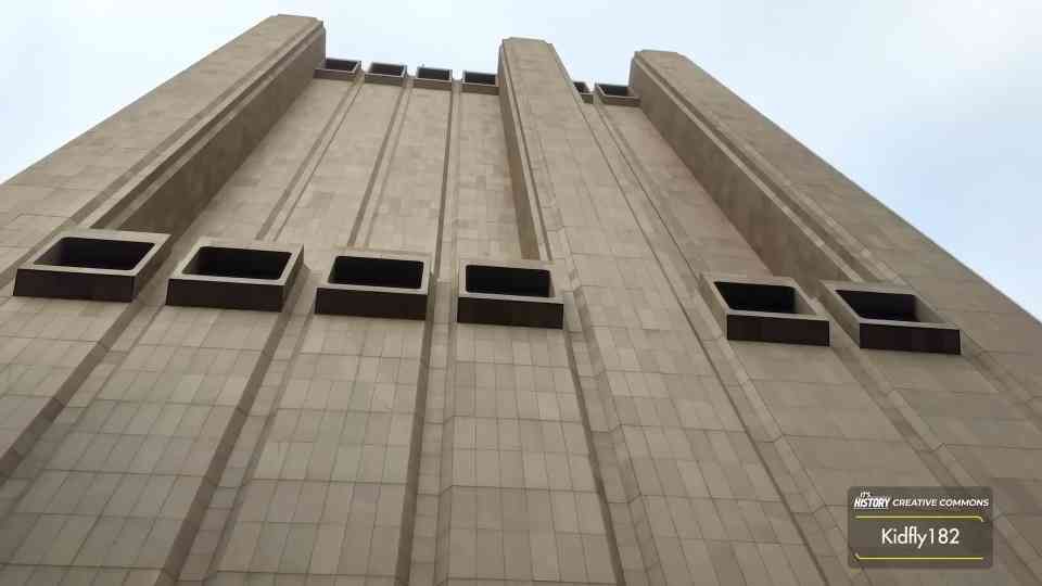 New York built a windowless skyscraper… then sealed it from the public