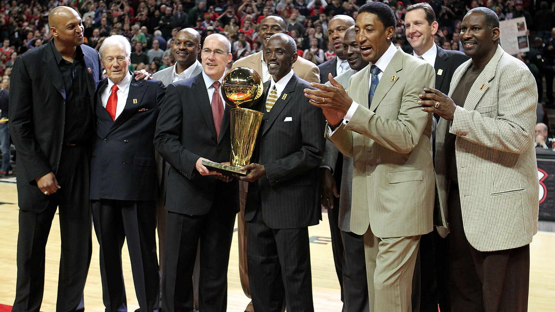 Michael Jordan releases statement on death of Chicago Bulls teammate ...