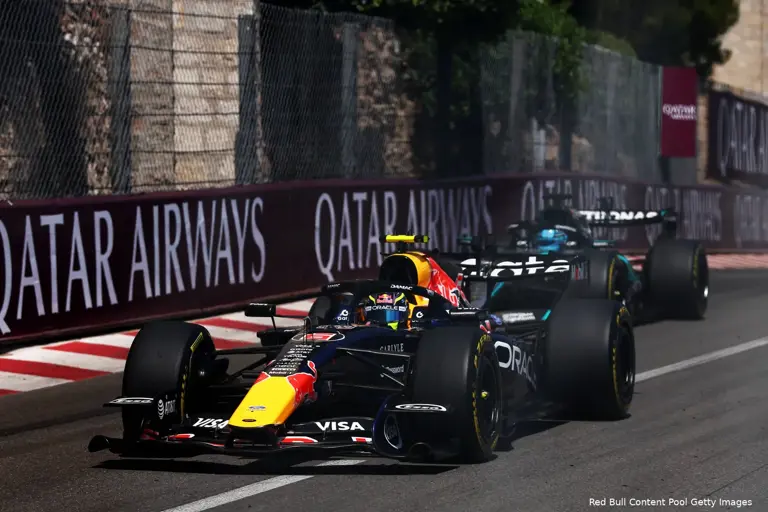 Russell stelt dingen te weten over Red Bull in Brits onderonsje: "Vanaf ...