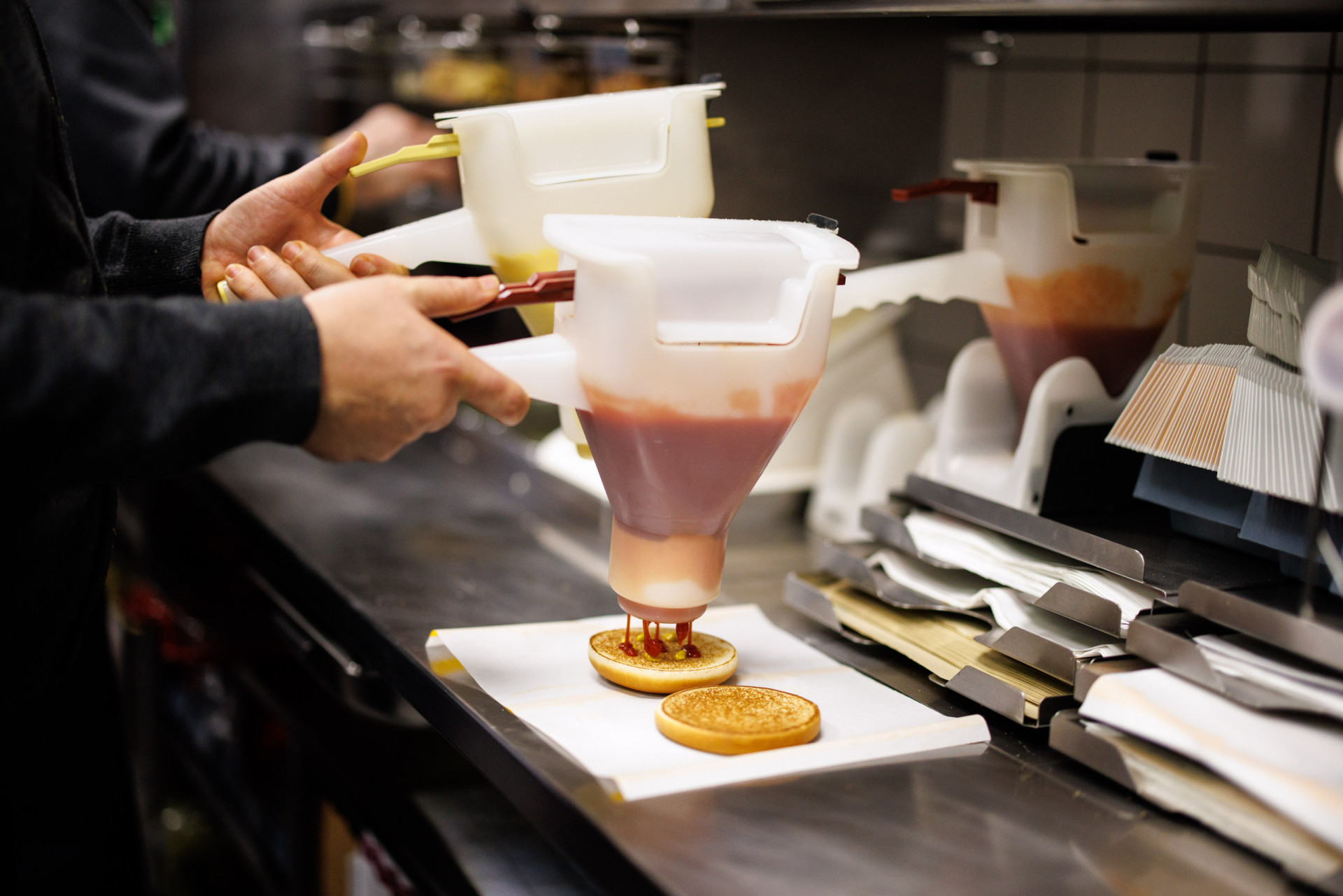 Where do fast-food workers earn the most and (the least) in the United ...