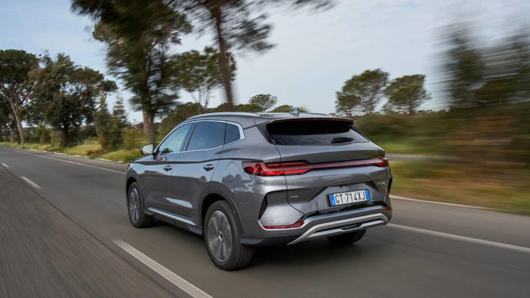 China is forcing EV makers to build batteries that do not catch fire