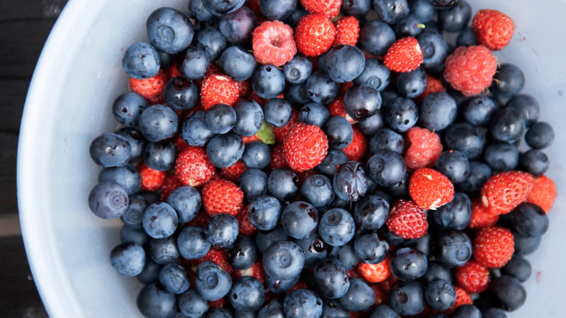 13 foods that become dangerous after the expiration date