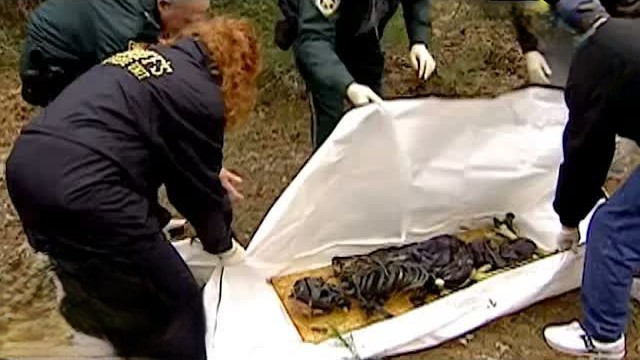 Children found a burned body chained to a tree - then detectives ...