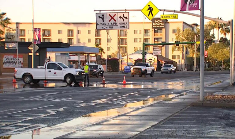 Water main break blocks 7th Avenue in central Phoenix