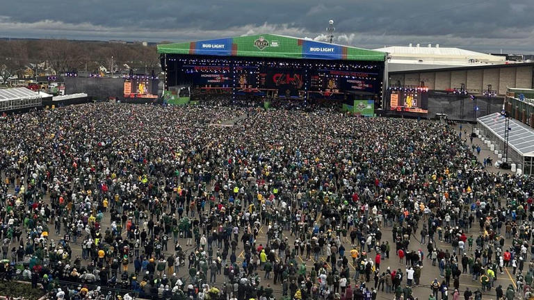 Green Bay’s NFL draft and Oshkosh's EAA helped set record for Wisconsin ...